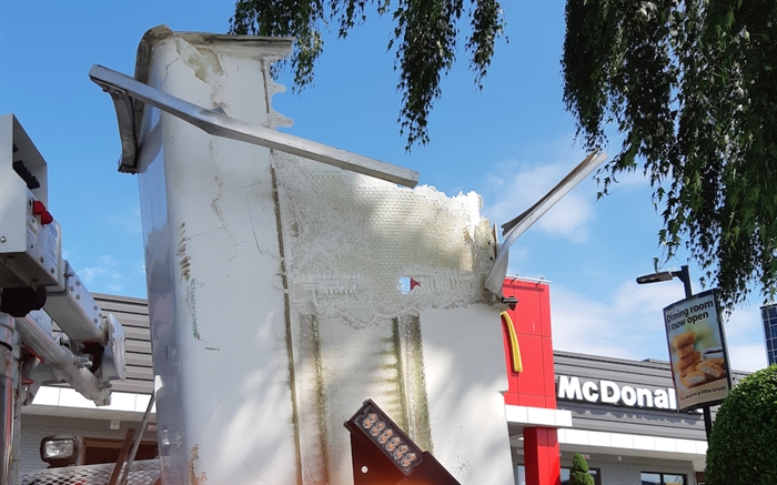 Thief steals bucket truck in Abbotsford while worker 20 feet above ...